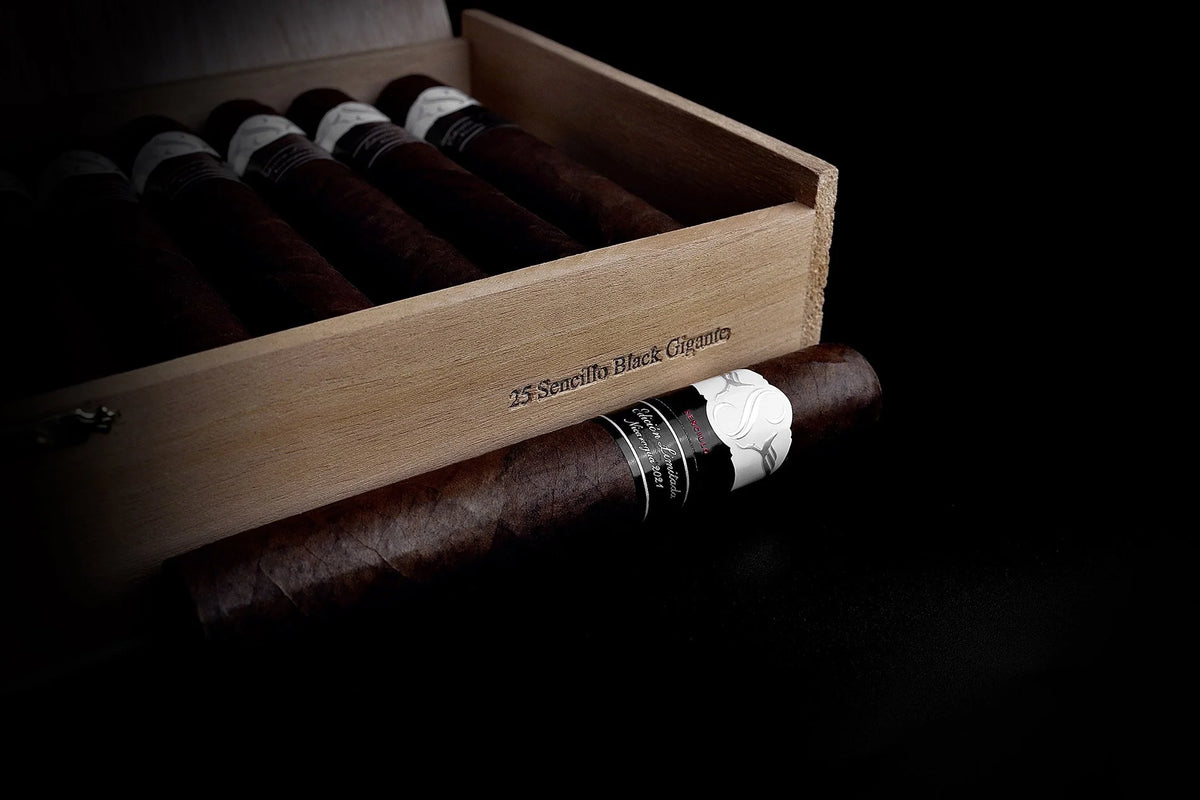 Sencillo Black Gigante – Cigar God