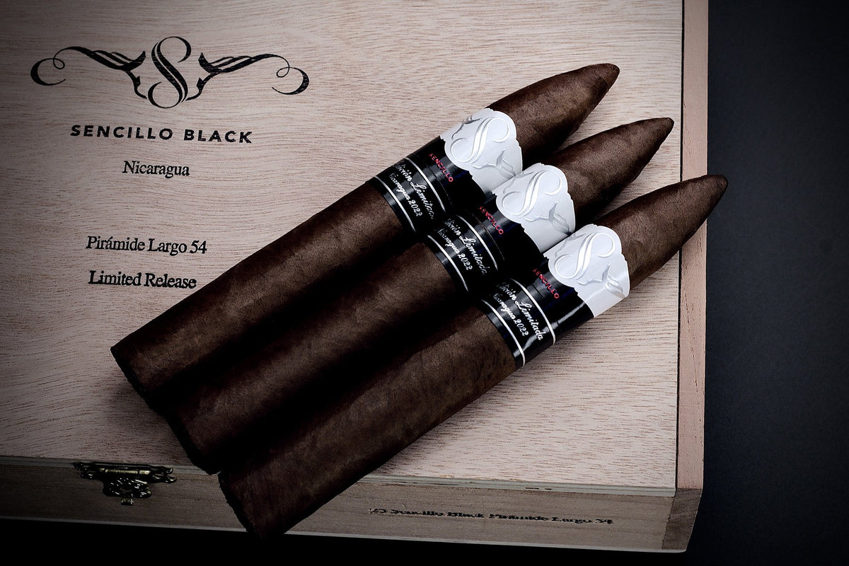 Sencillo Black Piramide Largo – Cigar God