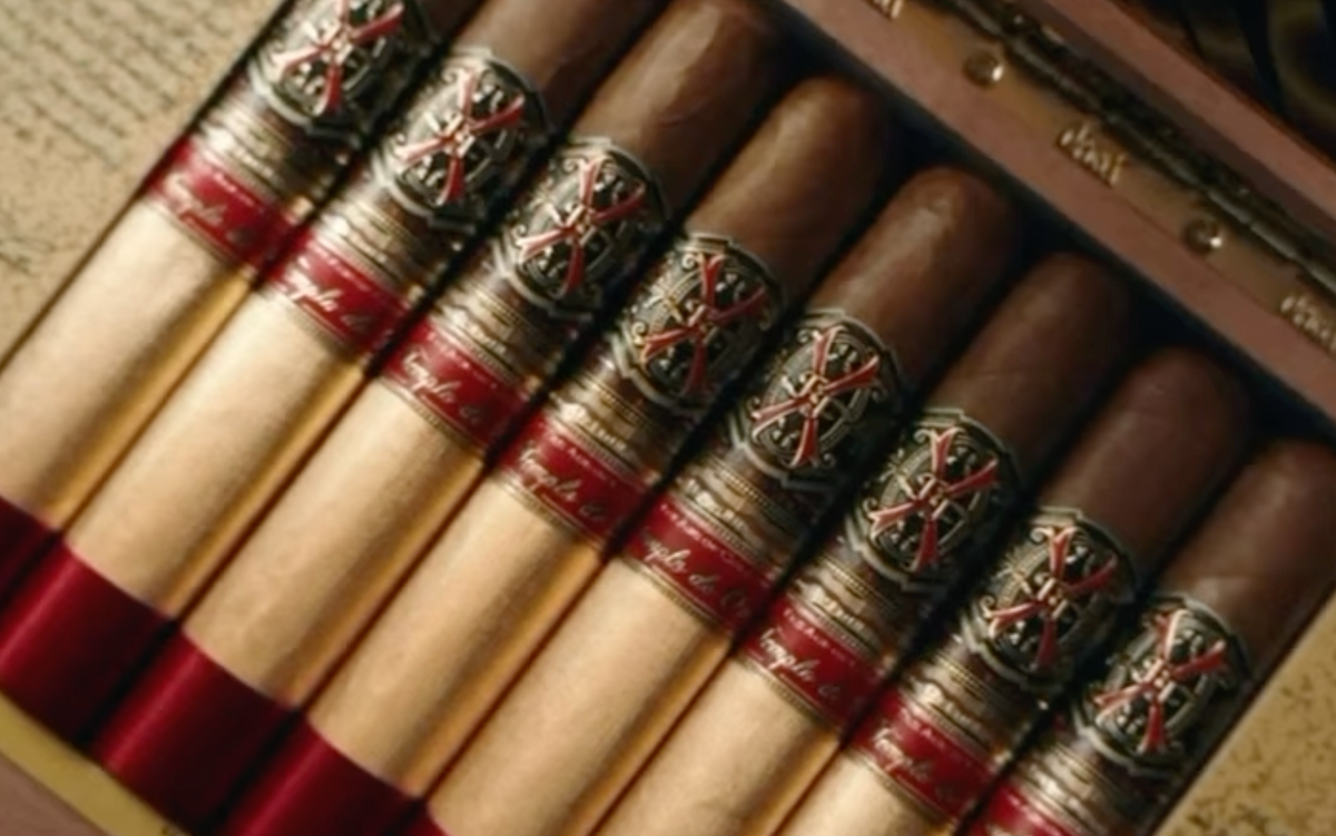 OpusX ForbiddenX Templo de Oro “Age of Gold” – Cigar God